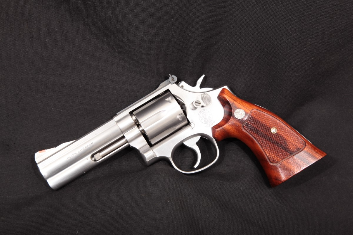 Smith & Wesson - S&W Model 686-3 Distinguished Combat Magnum, Stainless 4