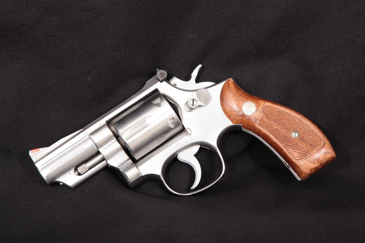 Smith & Wesson S&W Model 66 The .357 Combat Magnum, Stainless 2 1/2" Pinned & Recessed Sa/Da ...