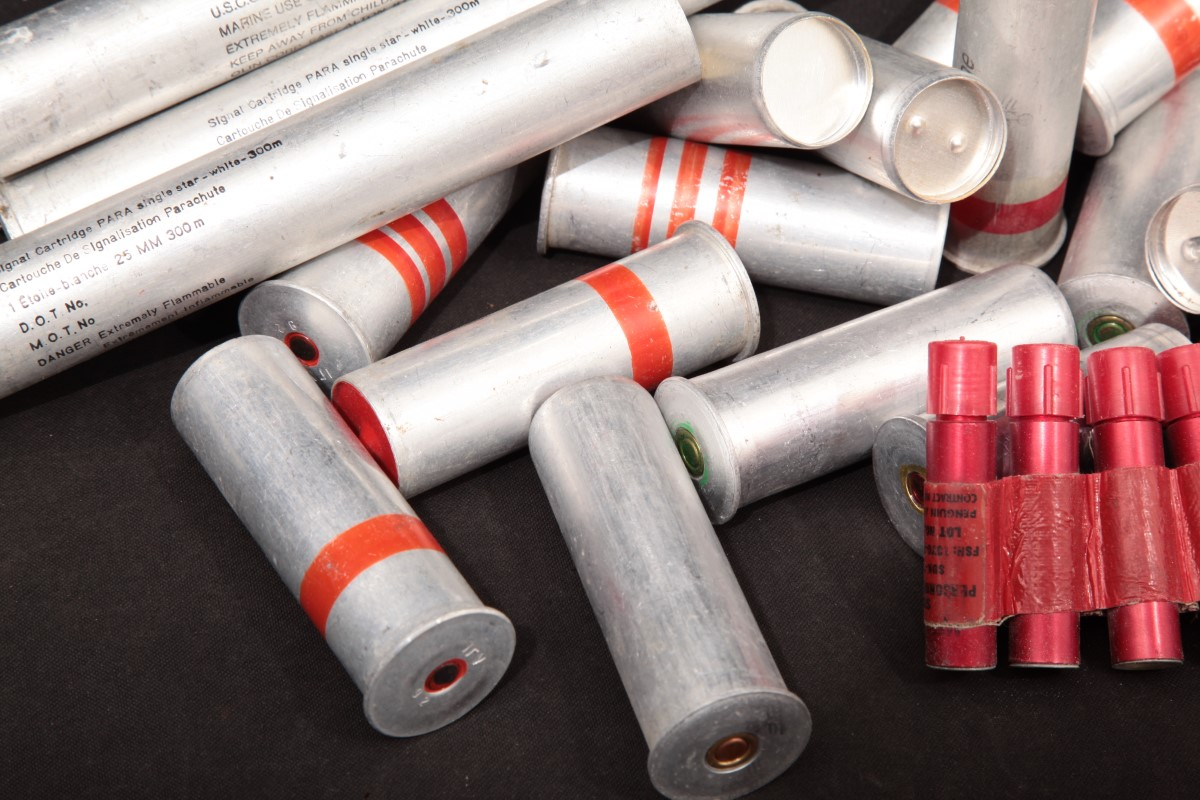 32x Mixed Lot Of Signal Flares German & American 25mm & 7x Vietnam ...