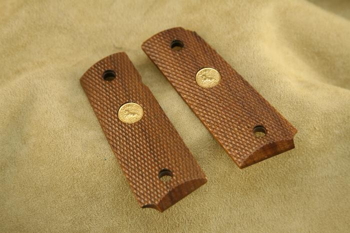 Colt 1911 Officers Grips With Factory Medallions For Sale at GunAuction ...