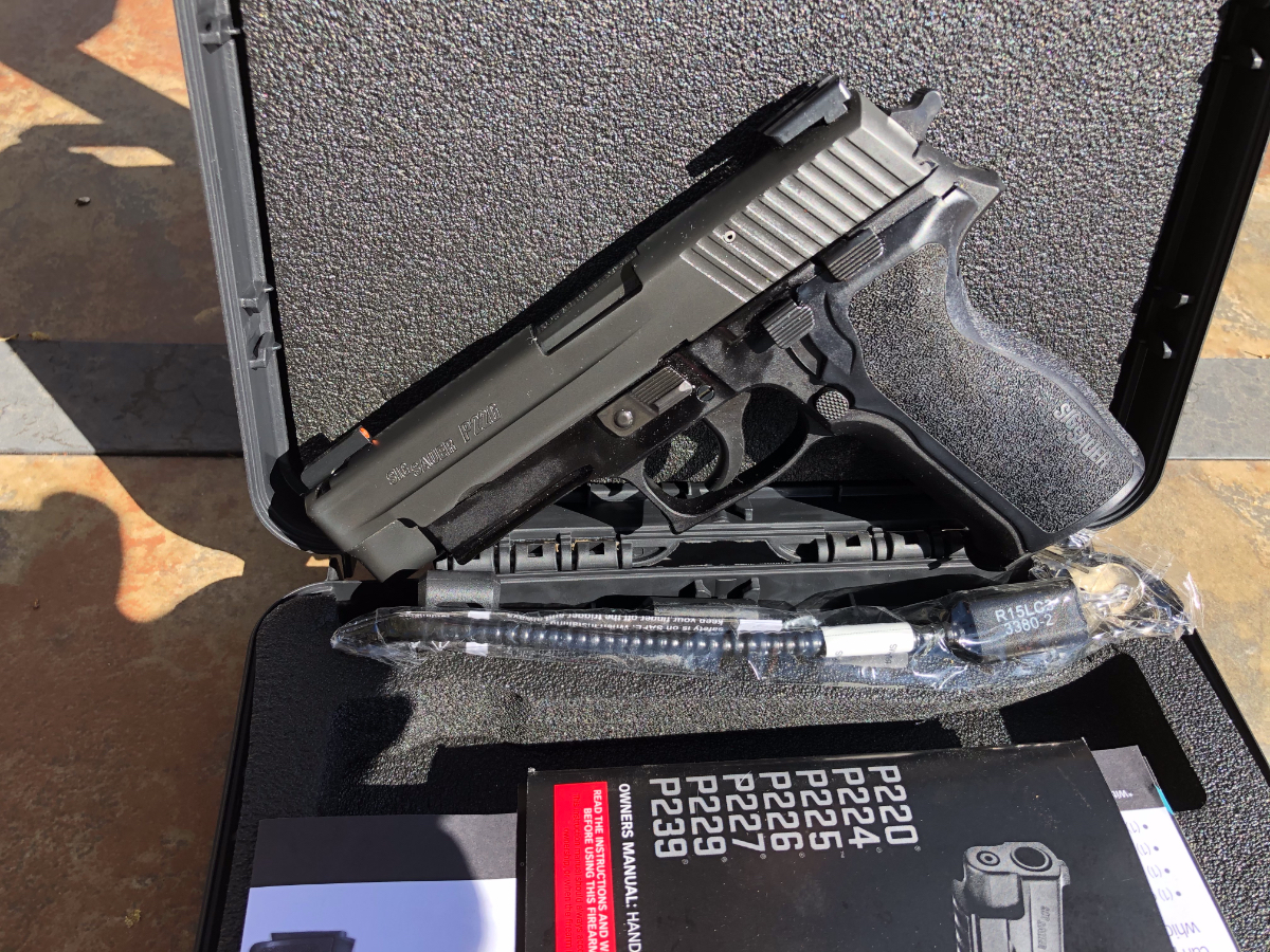 Sig Sauer P 226 Sig .40 S&W For Sale at GunAuction.com - 16863591
