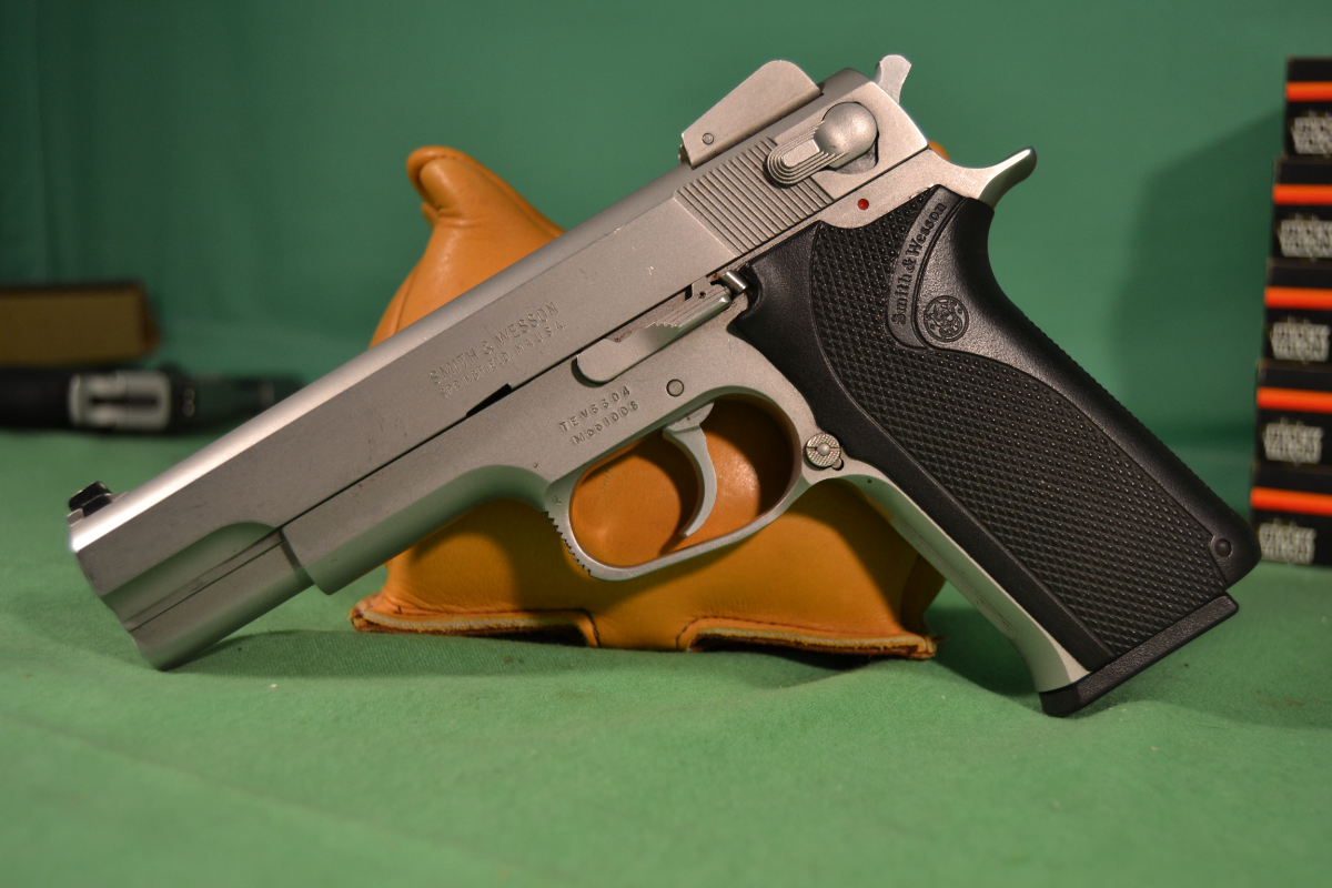 Smith & Wesson Model 1006