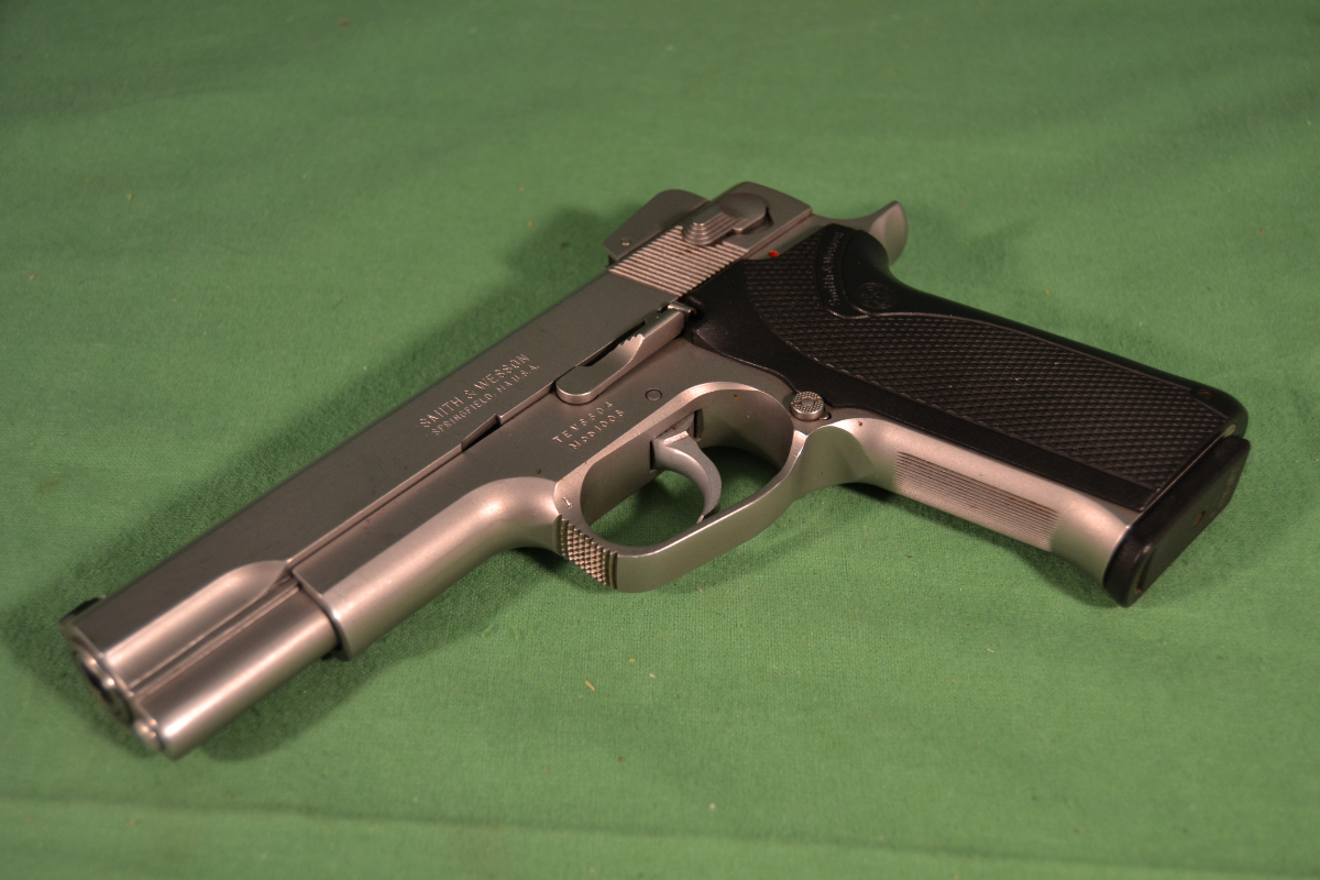 Smith & Wesson Model 1006 10mm For Sale at GunAuction.com - 15315824