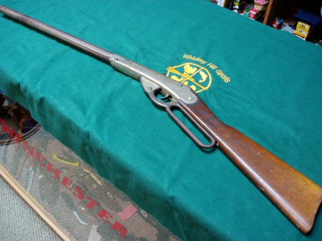 DAISY MODEL 27 1000 SHOTS.AND IT WORKS FINE!!