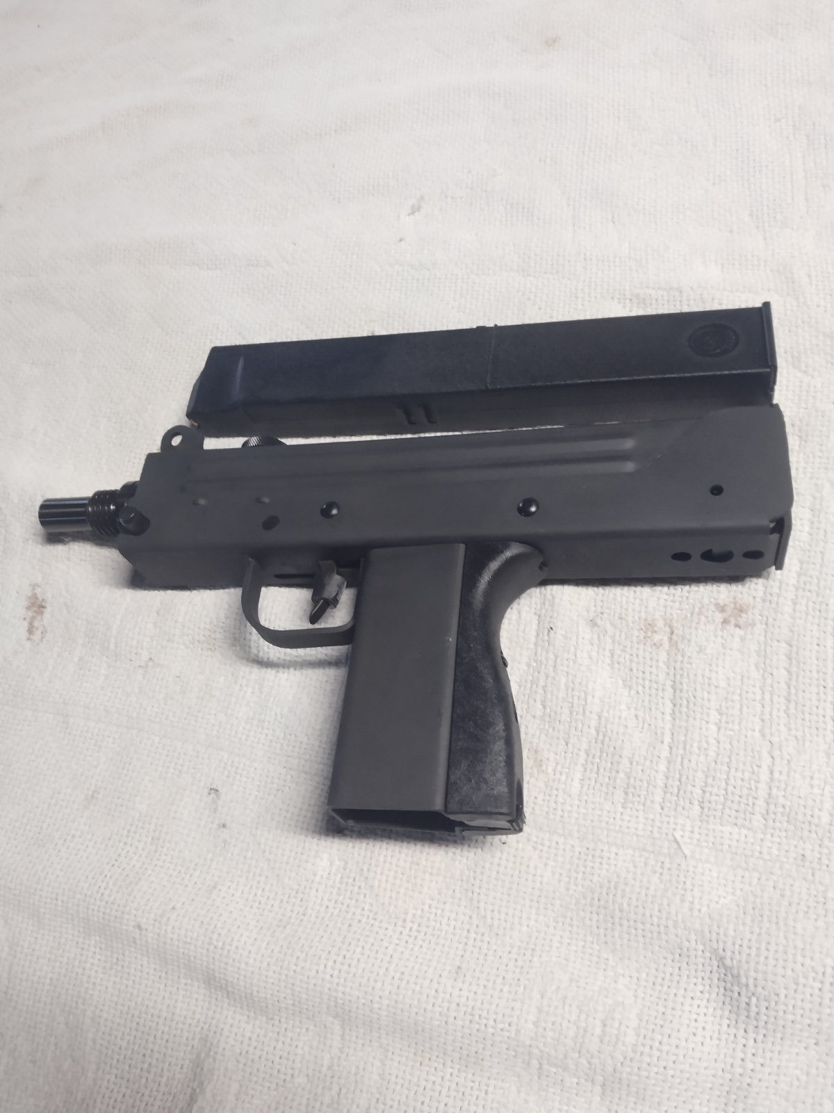cobray m-11 9mm + 1 mag