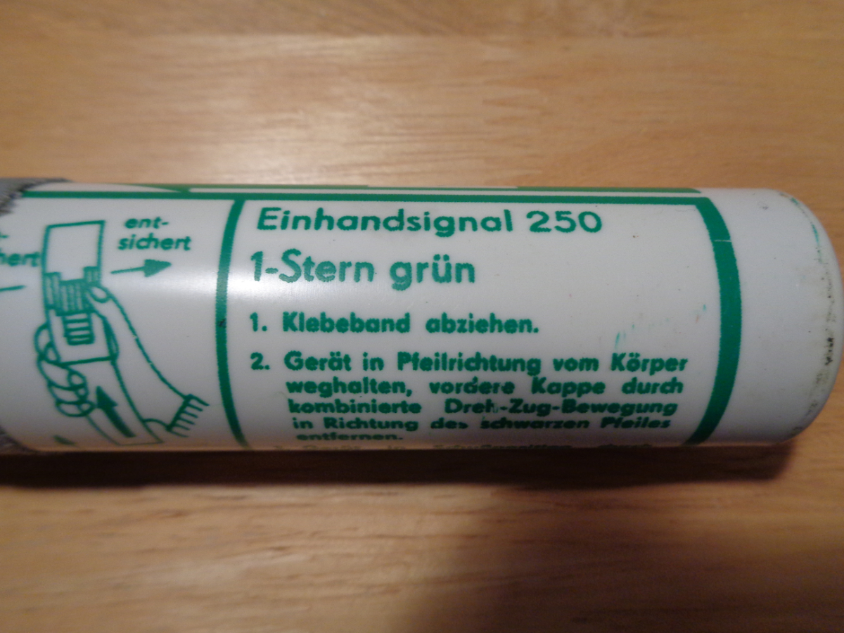 Emergency Green Hand Signal Flares 12,000 candle Power 17186585 ...