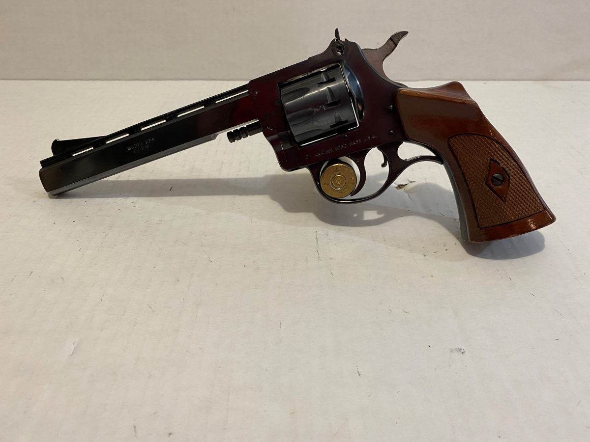 H & R - Model 939 9 shot revolver - Picture 2