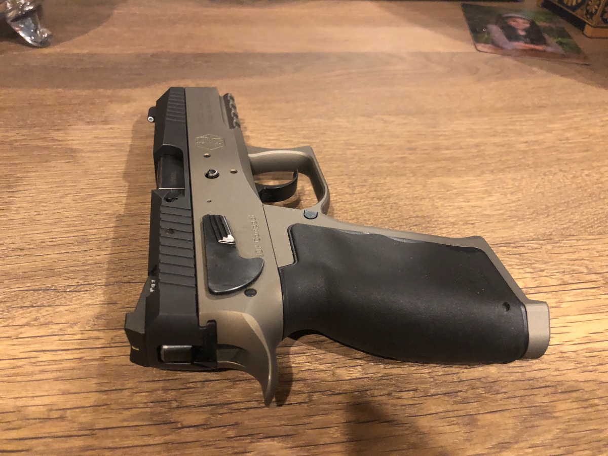 Sphinx Sdp 9mm 9mm Luger For Sale at GunAuction.com - 16074150