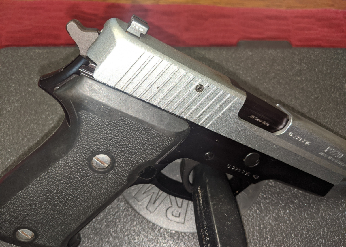 SIG Sauer P-220 9mm Luger 17317627 - GunAuction.com