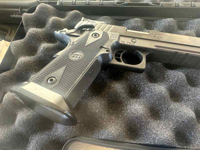 Sti Guns Sti Perfect 10 2011 Pistol In 10mm 10mm For Sale at GunAuction ...
