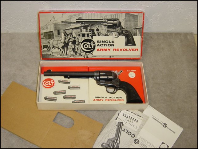 Colt Single Action SAA .45 2nd Gen. in Stagecoach Box!!