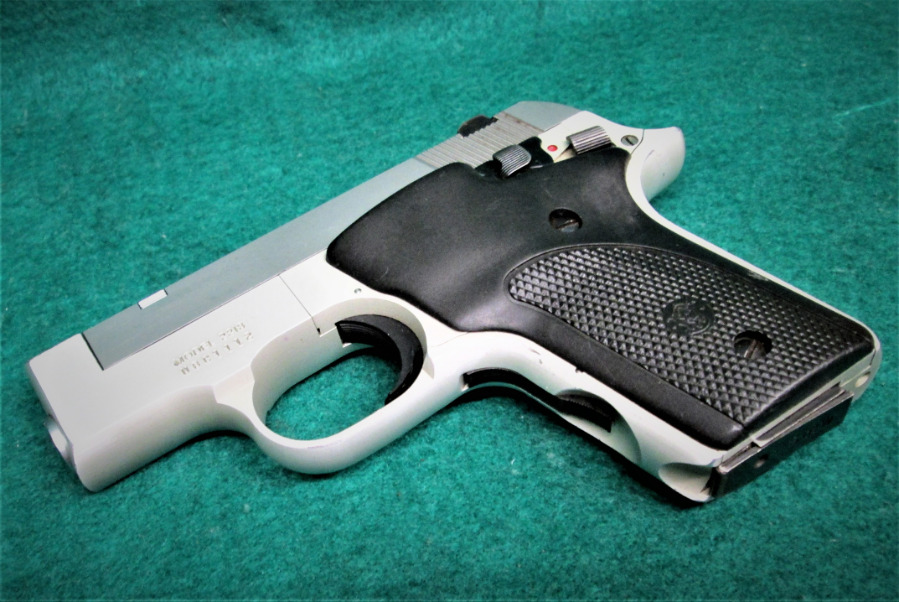 Smith & Wesson Inc Model 2213 Stainless Alloy Compact Semi-Auto .22 Lr ...