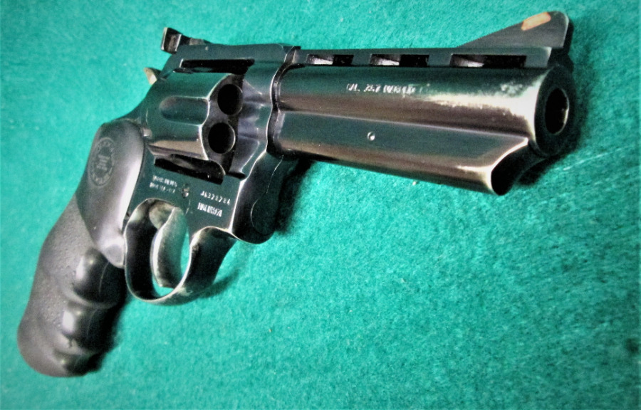 Taurus International Mod. 689 W/4 Inch Ribbed Barrel & Gripper Grips ...