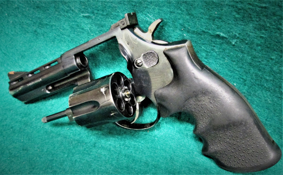 Taurus International Mod. 689 W/4 Inch Ribbed Barrel & Gripper Grips ...