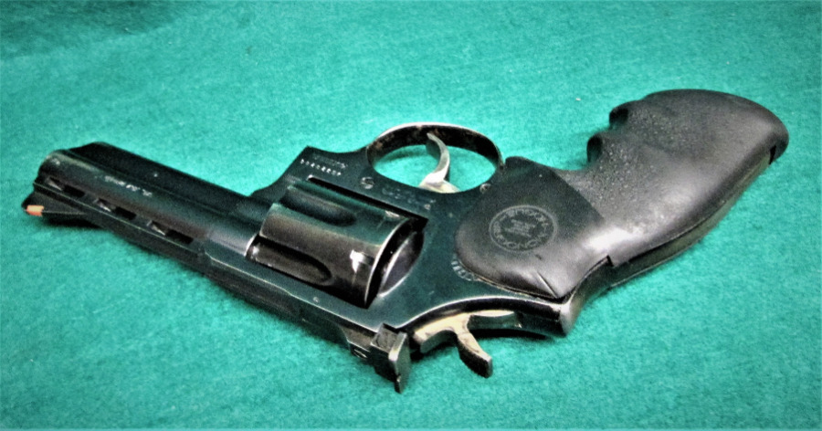 Taurus International Mod. 689 W/4 Inch Ribbed Barrel & Gripper Grips ...