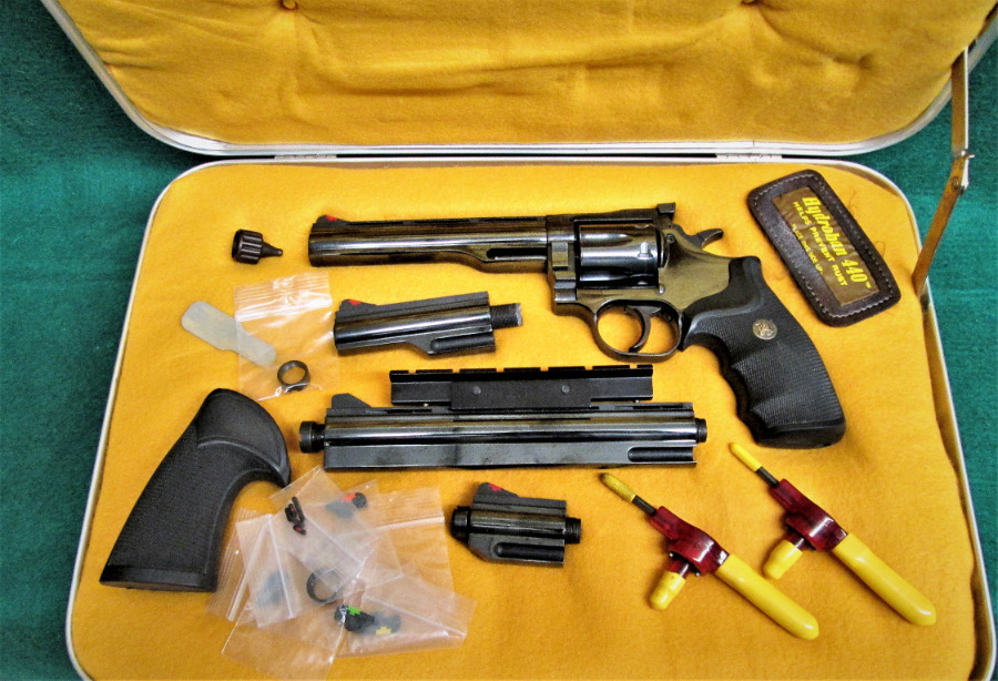 DAN WESSON ARMS MOD 15 VH PISTOL PACK IN FACTORY HARD CASE W/4-BLs