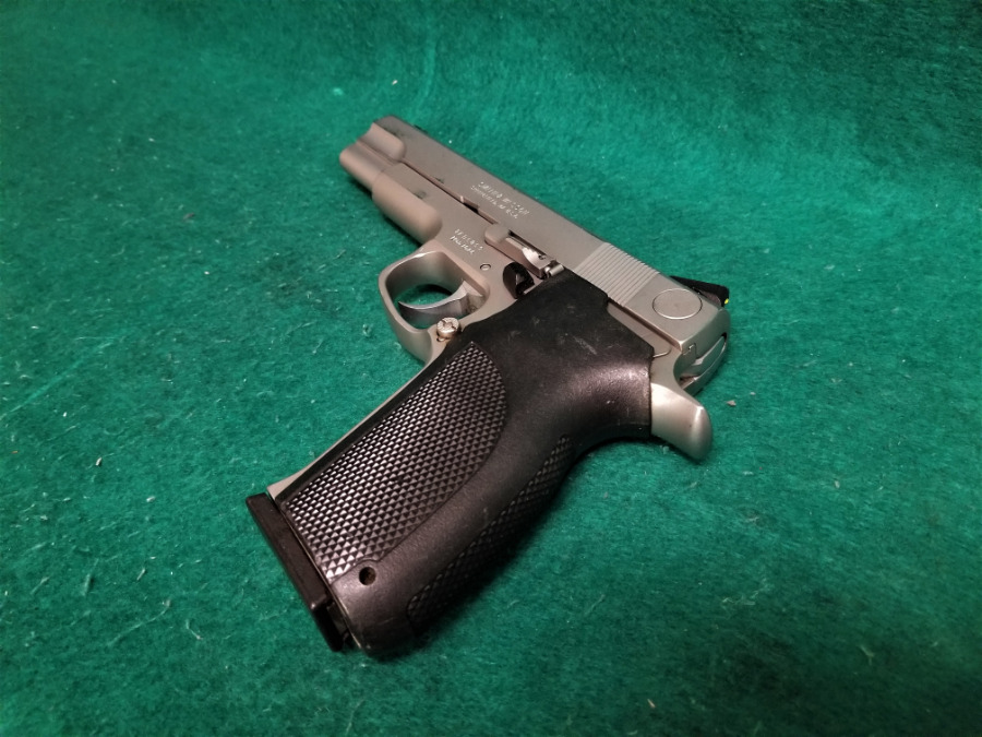 Smith & Wesson Inc Mod. 1026 5 Inch Barrel Stainless Da/Sa W-One 9 ...