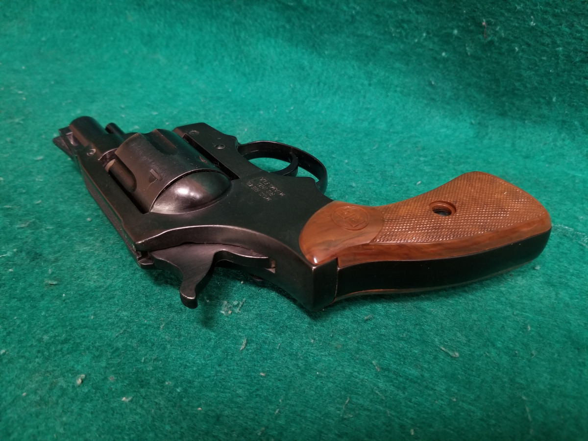 RG INDUSTRIES - MOD. RG 40 DOUBLE ACTION 6-SHOT 2 INCH BARREL BLUED IN ...