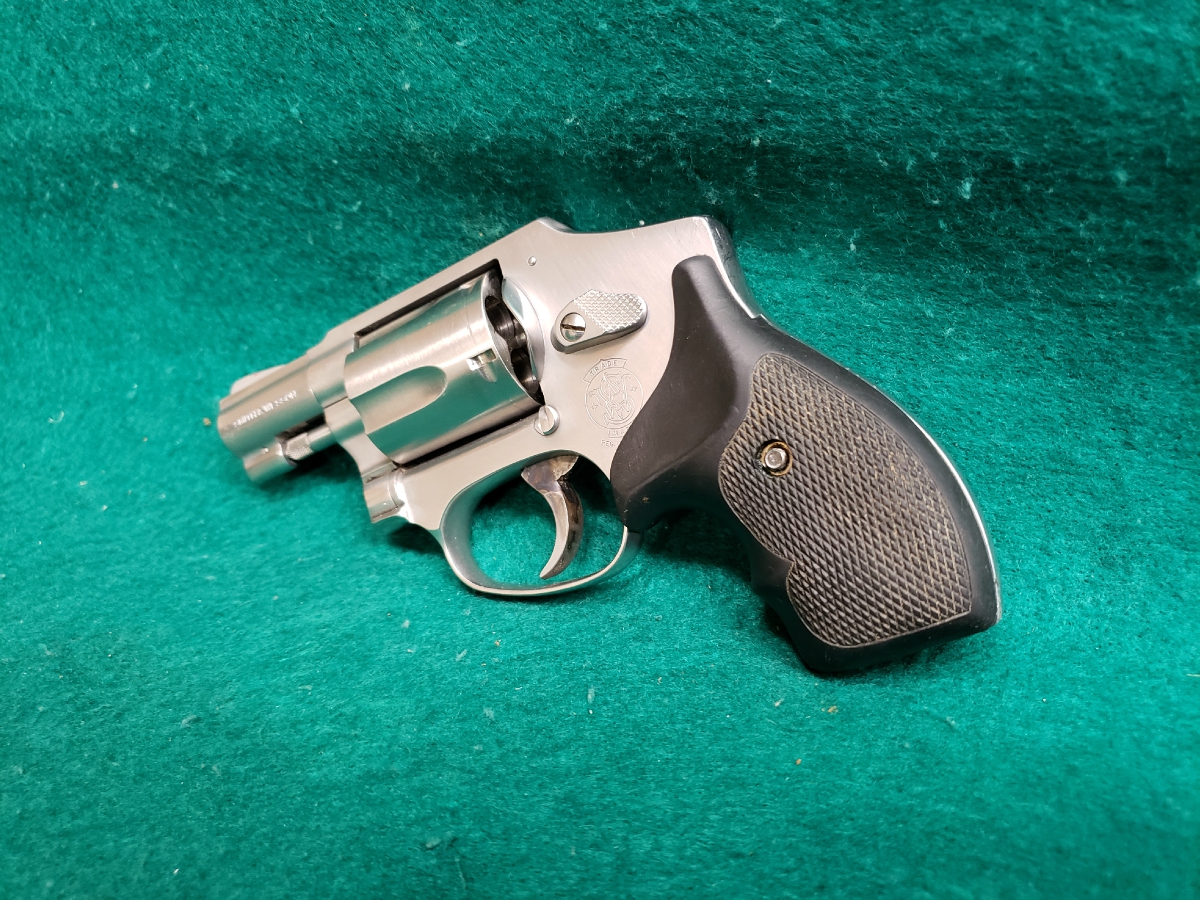 Smith & Wesson Model 940-1. Stainless. Hammerless J-Frame Centennial. 2 ...