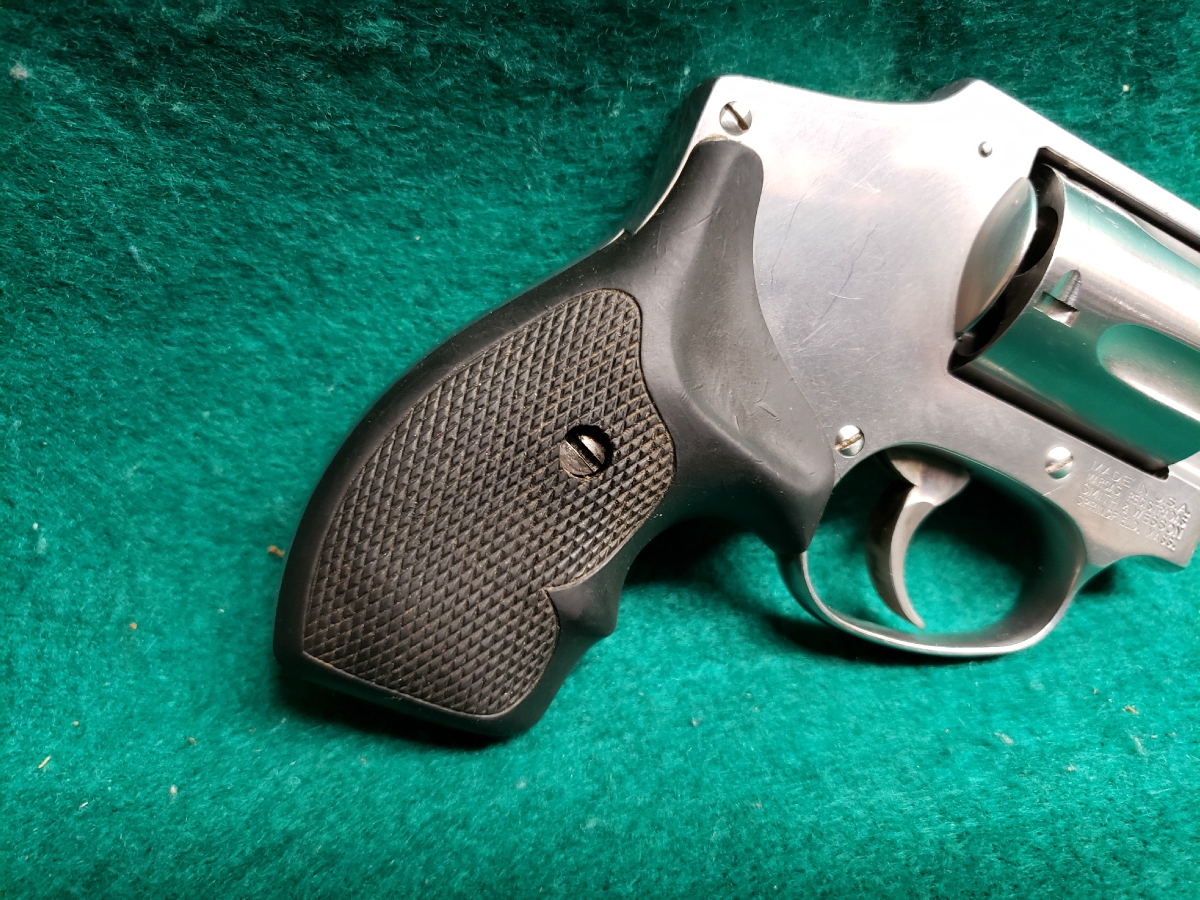 Smith & Wesson Model 940-1. Stainless. Hammerless J-Frame Centennial. 2 ...