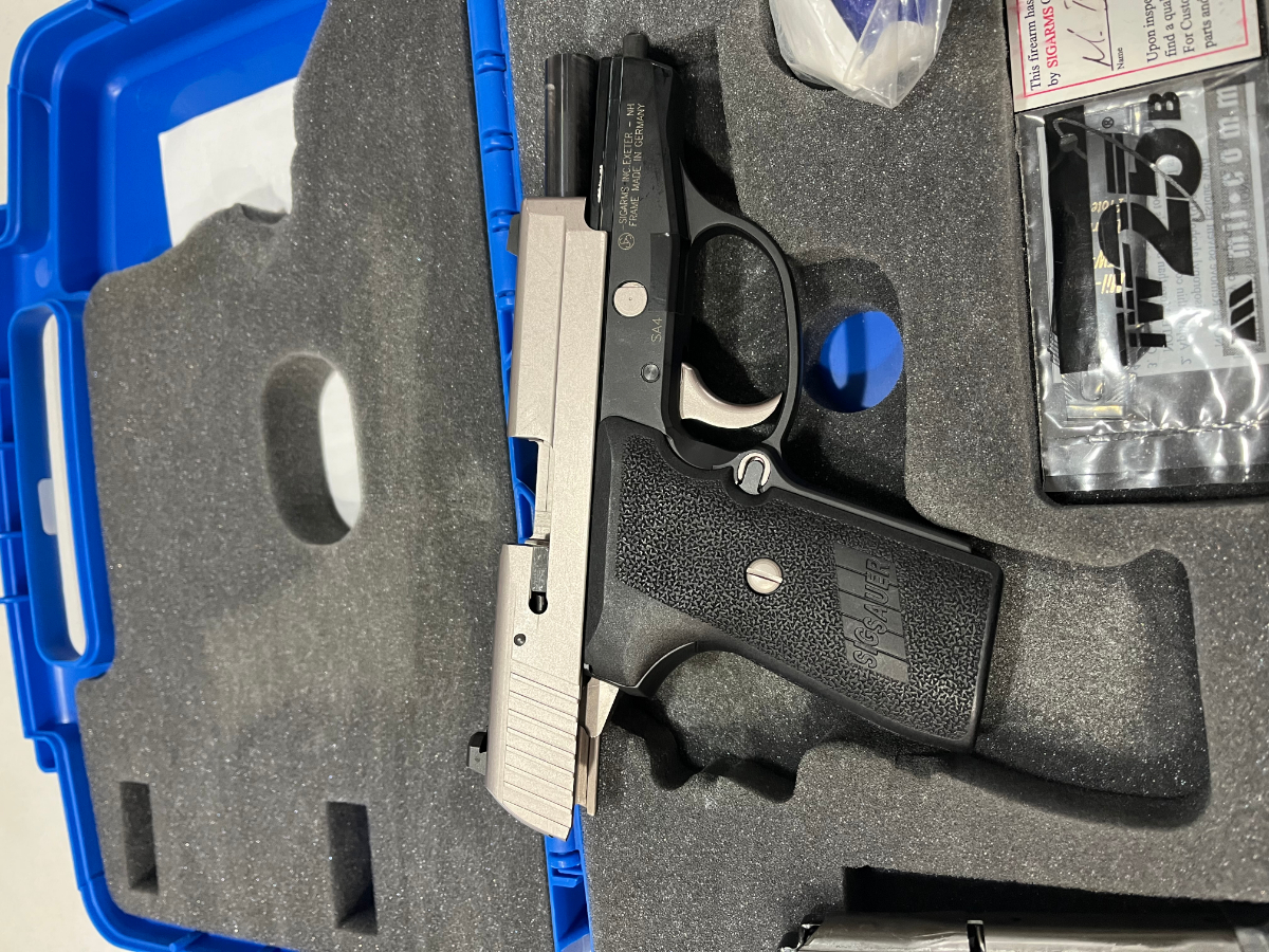 SIG Sauer SIG P-239 True Two Tone, .40 S&W 17273742 - GunAuction.com