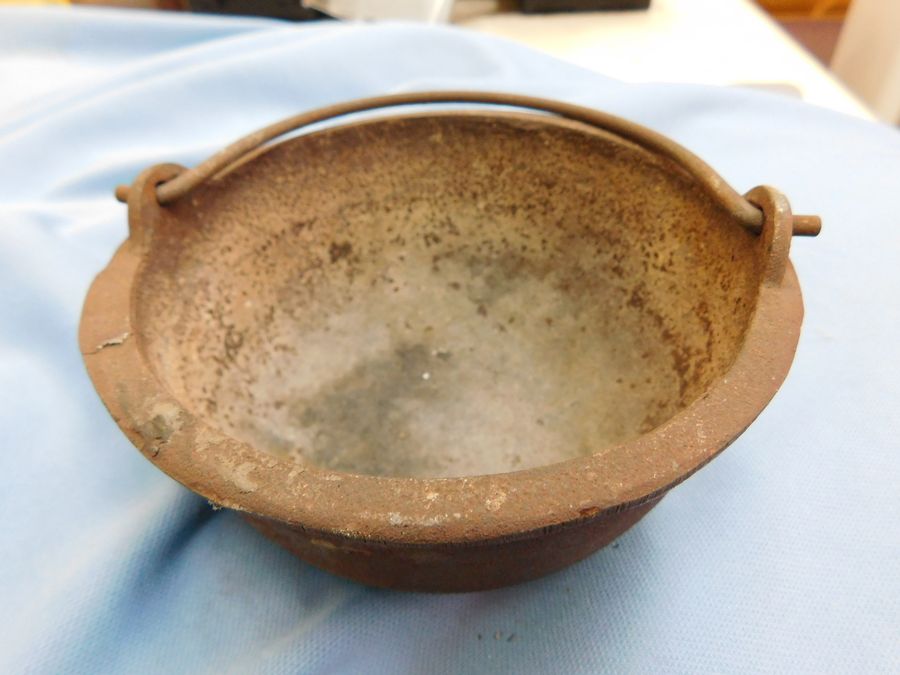 Lead Bullet Round Bottom Casting Pot For Sale at GunAuction.com - 14438391