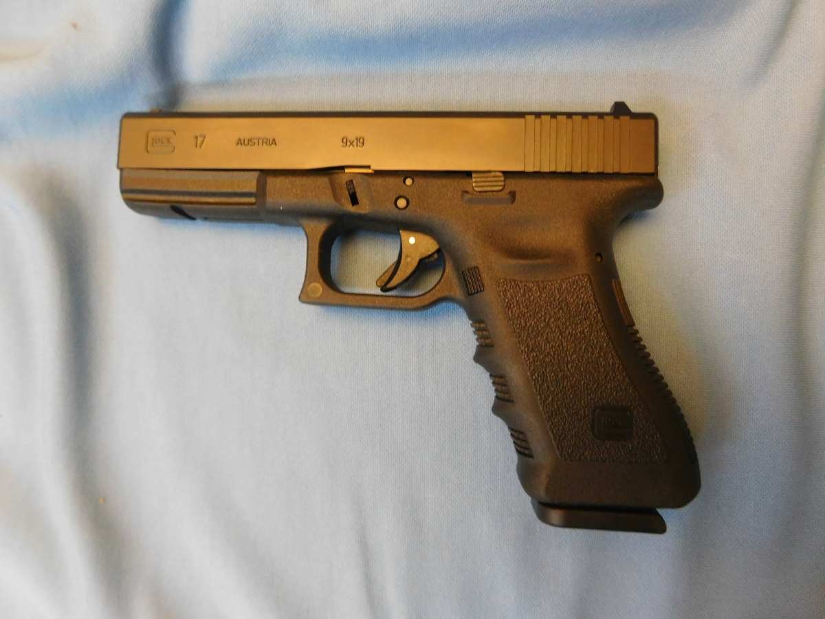 Glock Model 17 Gen 3 New In The Case, With 10 Round Magazines 9mm Luger ...