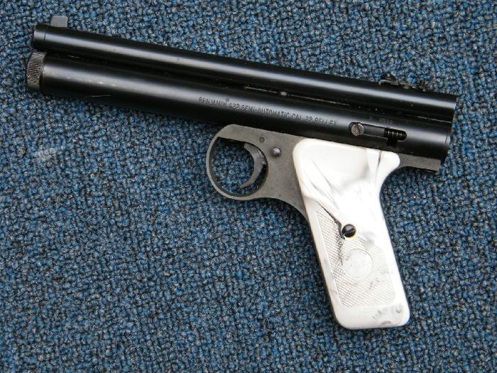Benjamin 422 Semi-Auto Cal 22 Pellet Pistol - nice
