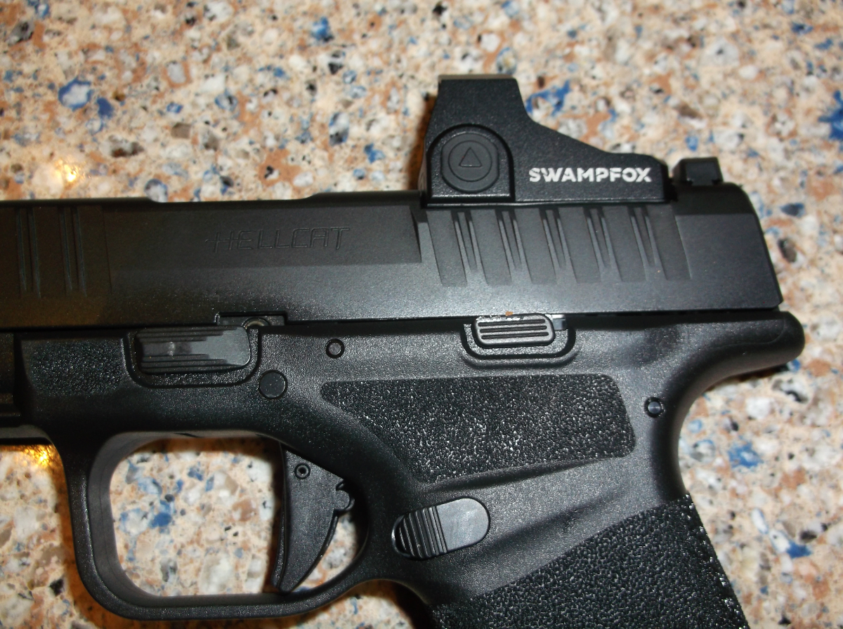 Springfield Hellcat 9mm W/Swamp Fox "Sentinal" Red-Dot "Shake-Awake ...