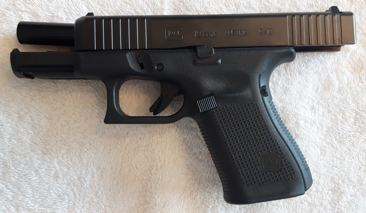 Glock 19 Gen 5 Front Serrations And 3 15 Round Mags 9mm Luger For Sale ...