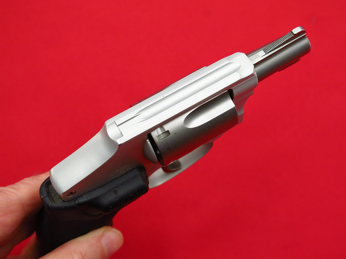 Smith & Wesson Model 642-2 Centennial Airweight...Concealed Hammer ...