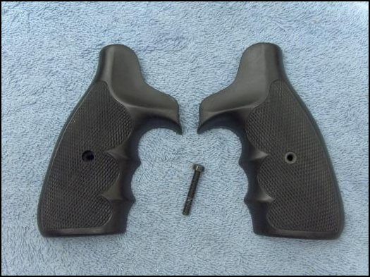 Taurus Large Frame Revolver Grips Mikes 59009 For Sale at GunAuction ...