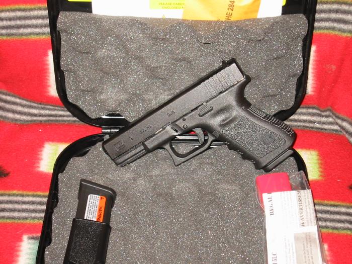 Glock Nib 19 9mm Fs Fgr Acc Rail, Lock And Box For Sale at GunAuction ...