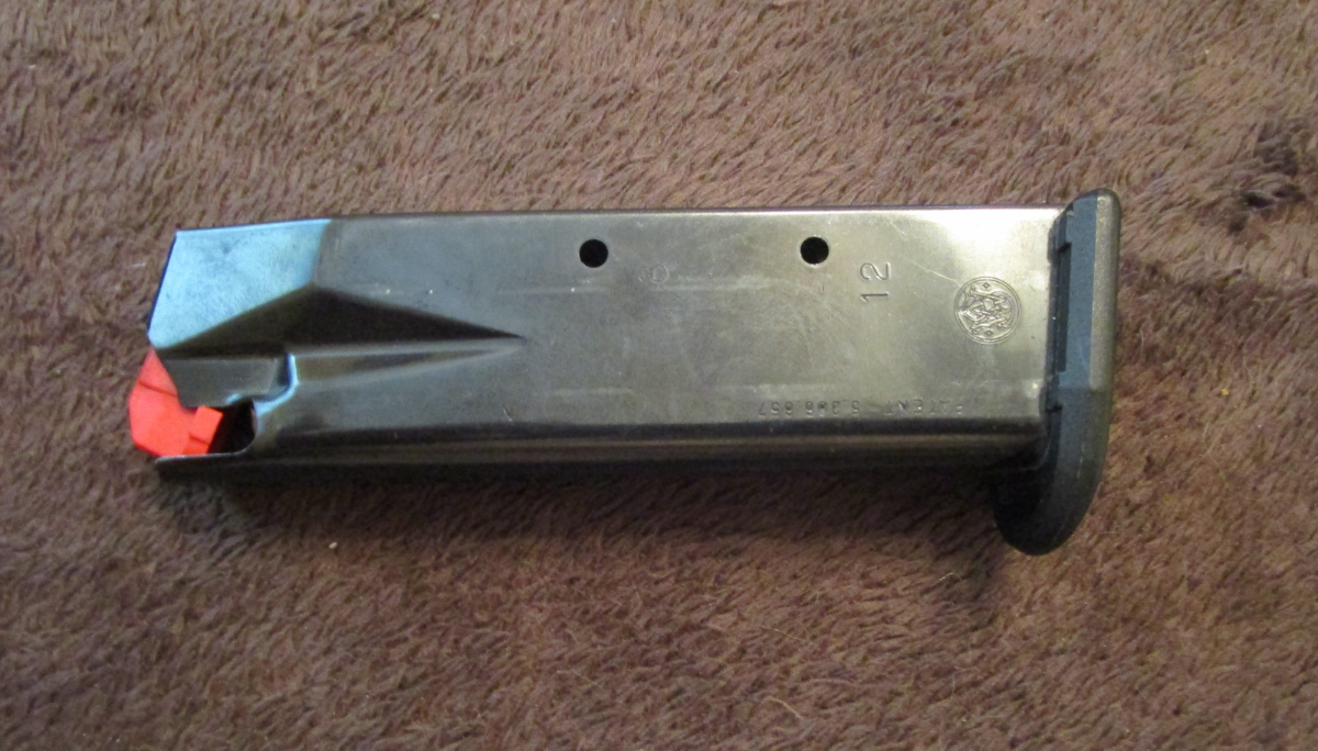 Smith & Wesson SIGMA MAGAZINE 14RD .40 S&W 17196435 - GunAuction.com