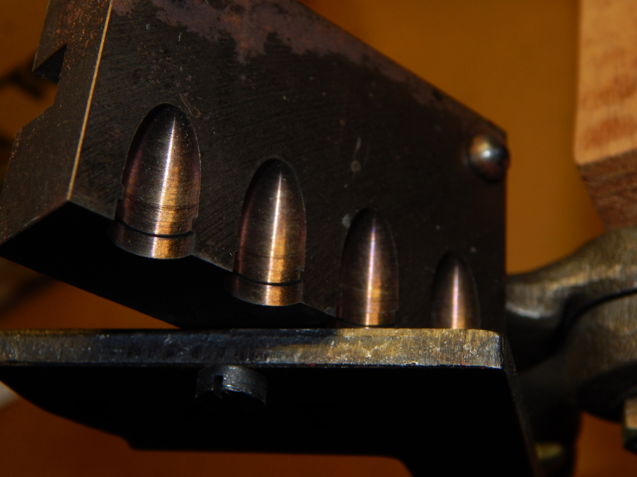 Saeco 4 Cavity 9mm 130 gr Mold 9mm Luger 15639611 - GunAuction.com