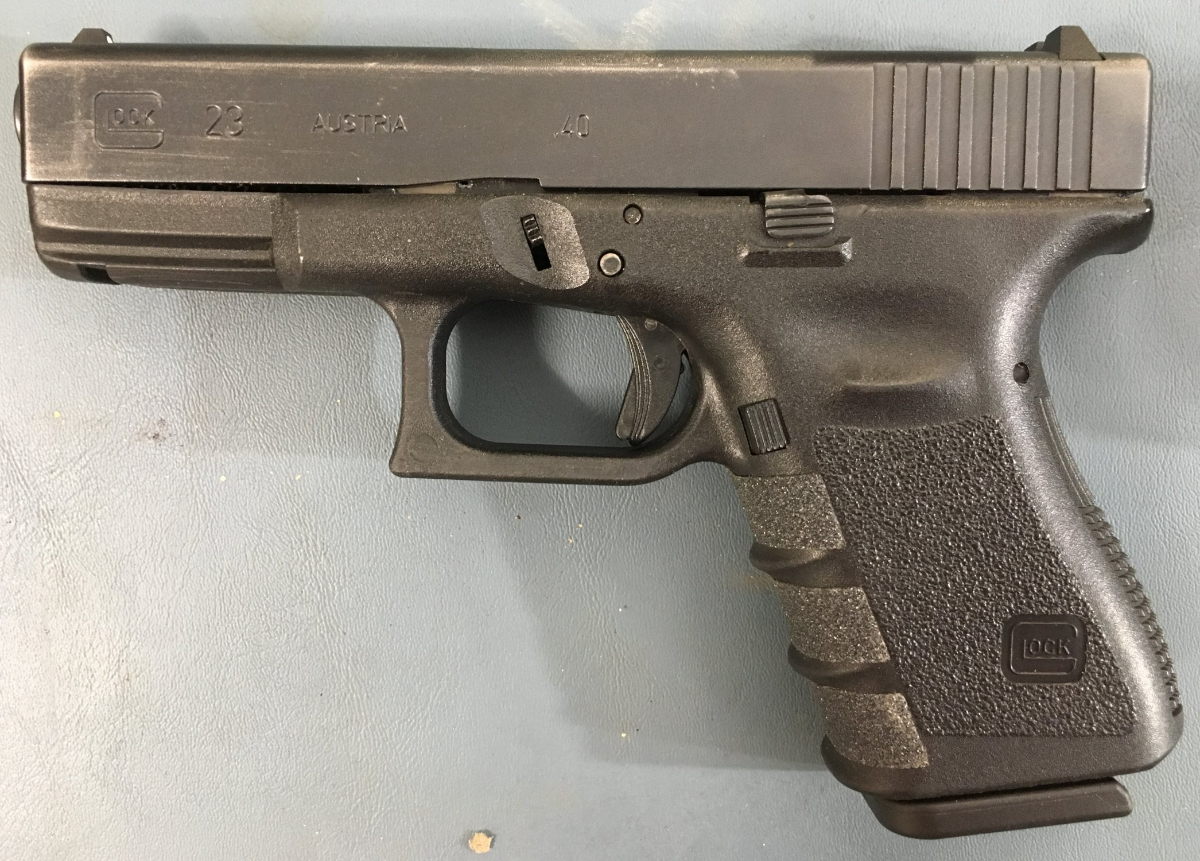 Glock Model 23 G23 In Excellent Condition With 3 Mags, 4 In. Barrel ...