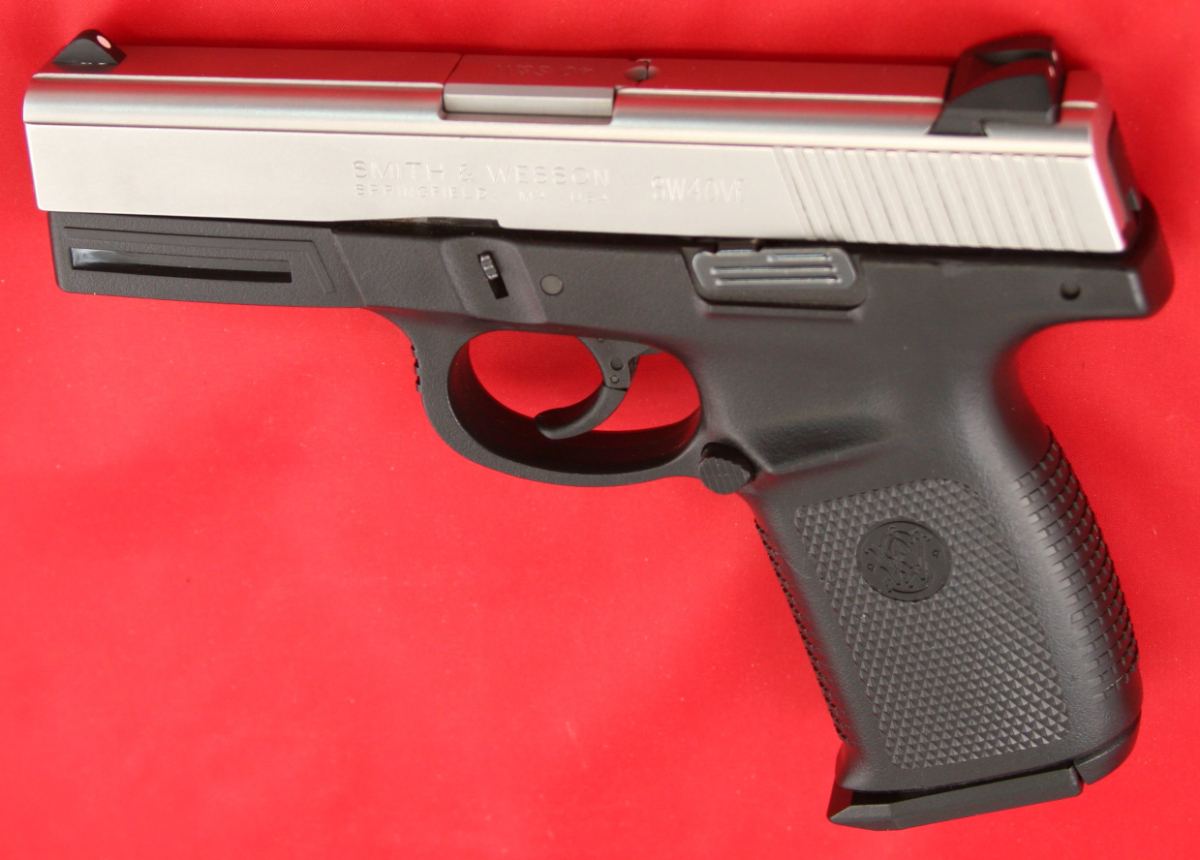 Smith & Wesson Sw40ve Barely Used With Matched Case, Papers, And 2 Mags ...