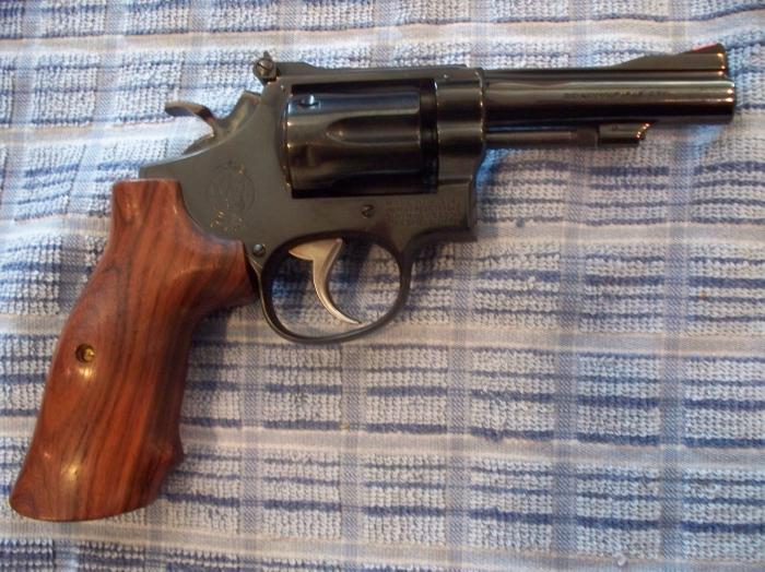 Smith & Wesson - S&W Model 18-2 .22LR Revolver Smith & Wesson - Picture 2