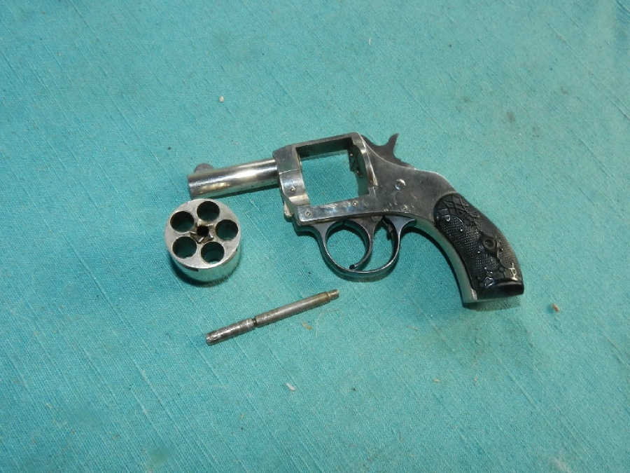 H&R Victor Model Solid Frame Revolver .32 S&W For Sale at GunAuction ...