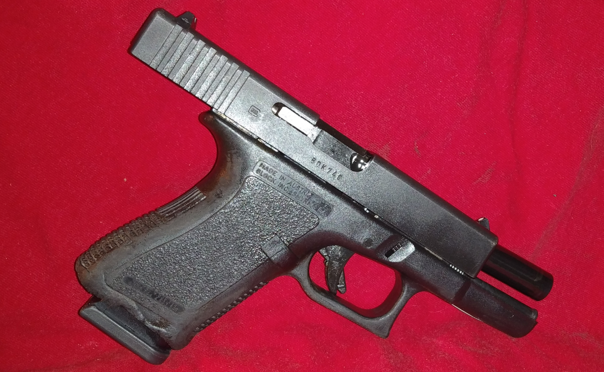 Glock Gen 2 model 19, G19, works, complete, needs some love, not drop ...