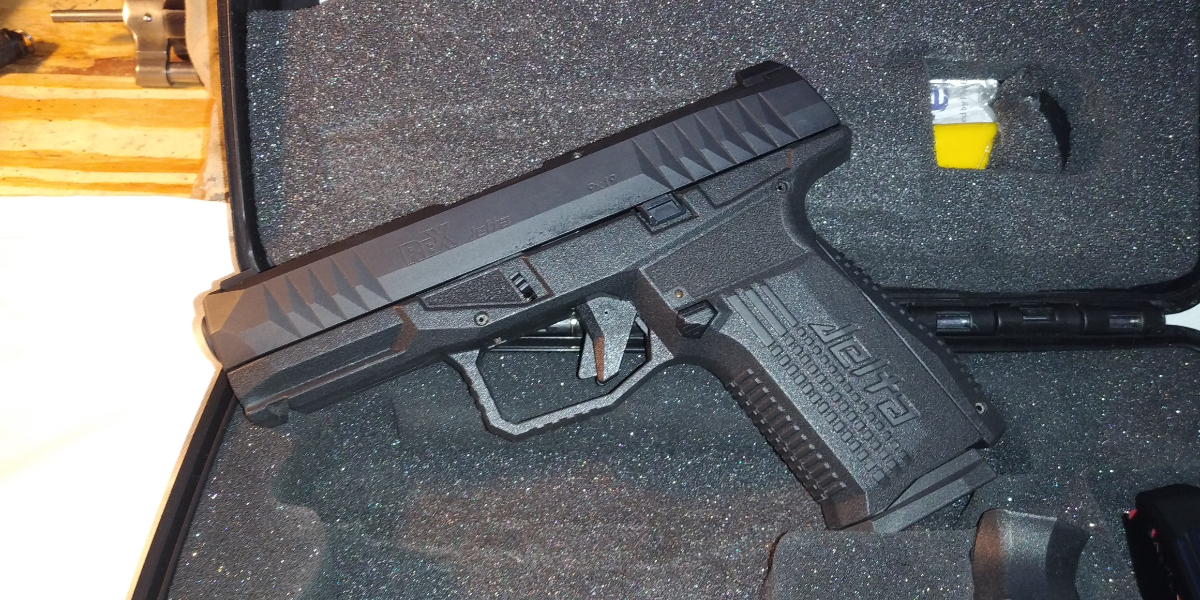 Rex Delta, in the box with all the goodies, plus Earl Grey. Jules Verne ...