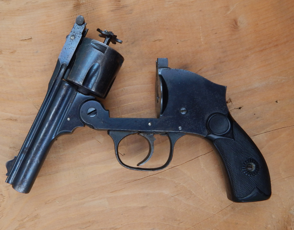 - Howard Arms Co. Chicago U.S.A. Hammerless Double Action Revolver ...
