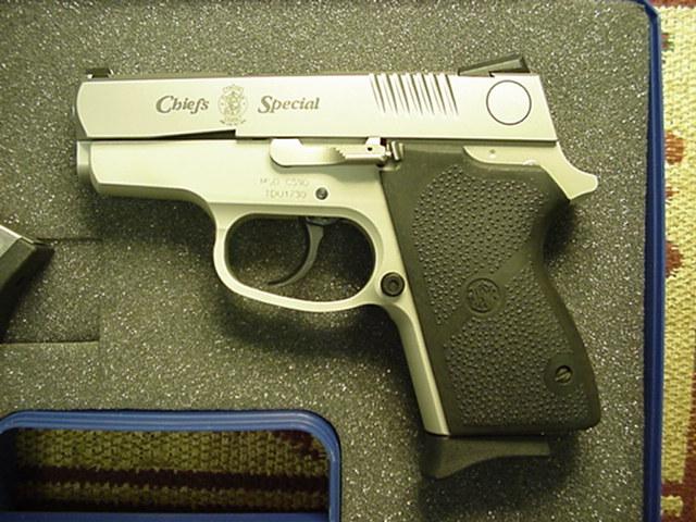 Smith & Wesson Chiefs Special, Cs9d, 9mm, Anib With All, Nice For Sale ...