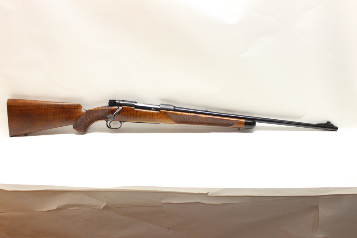Winchester Model 70 Pre-64 Custom Deluxe Rifle 22 inch Featherweight ...