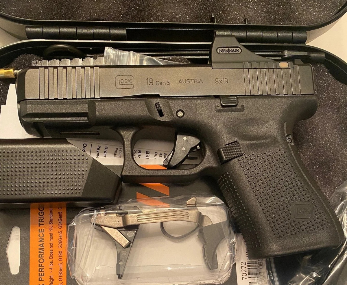 19 Mos + Holosun Scs + Glock Performance Trigger 9mm Luger For Sale at ...