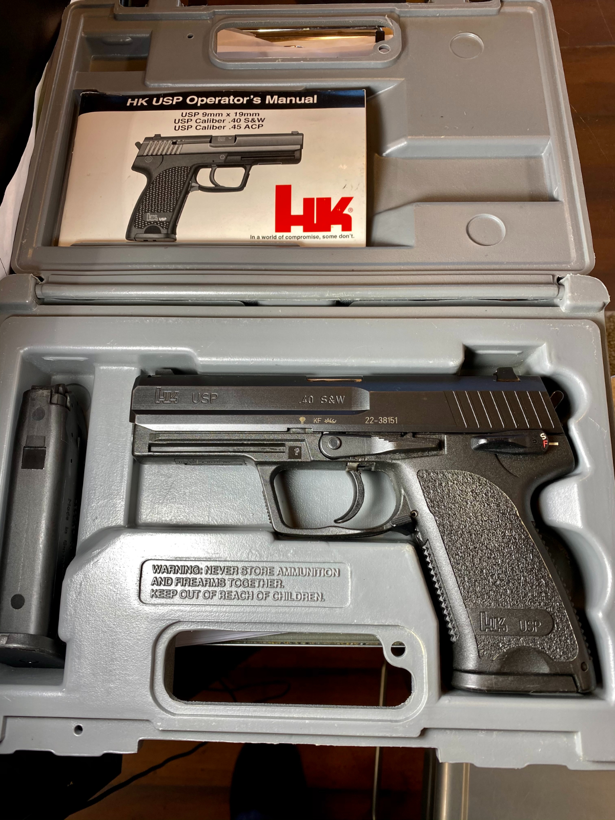 Heckler & Koch USP .40 S&W BOX MANUAL TWO MAGAZINES AND CASE! VERY GOOD ...