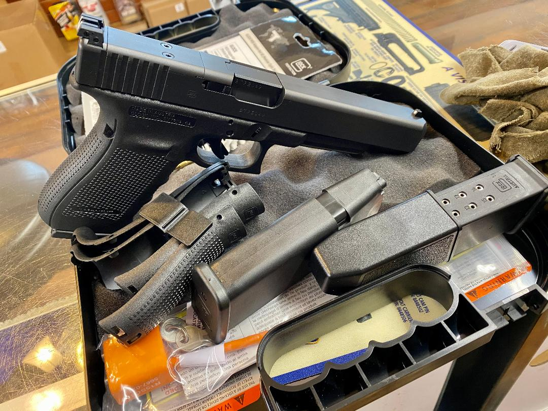 Glock 40 Gen4 10 Millimeter 6 Inch As New One Owner Elderly Unfired All ...