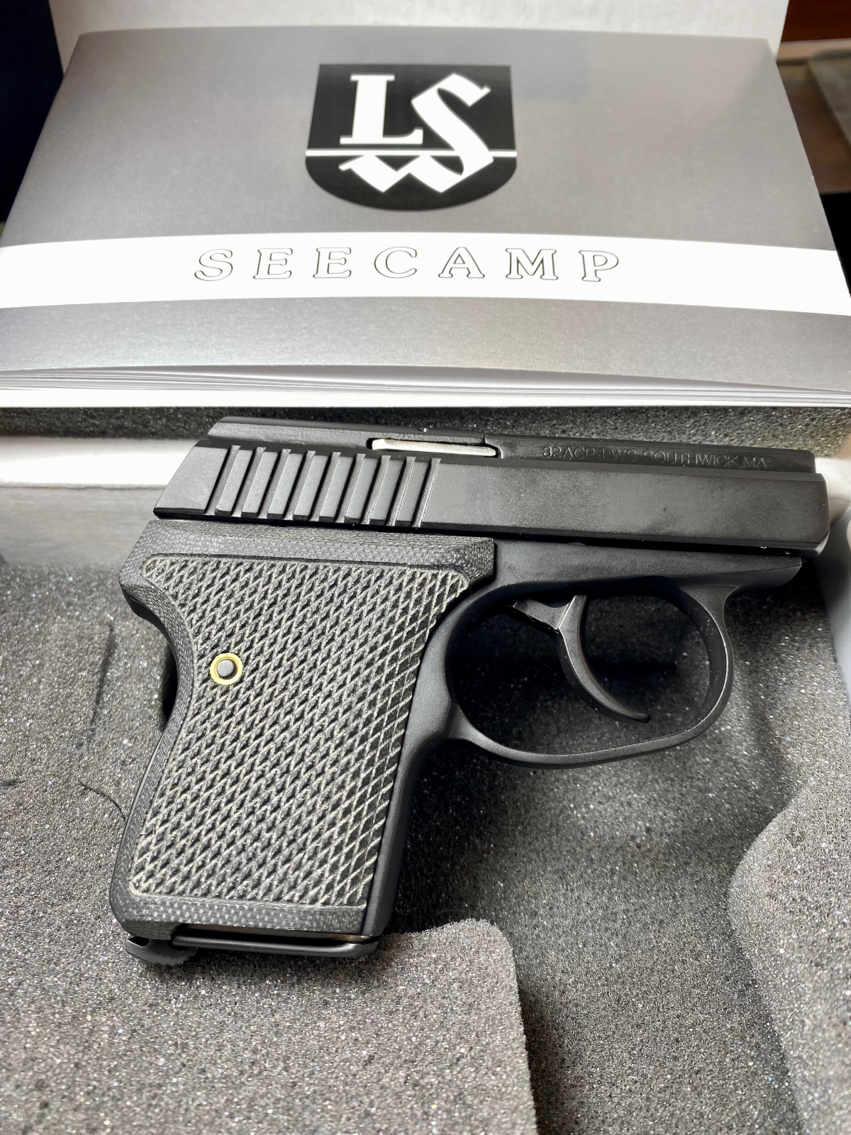 Seecamp LWS 32 BLK Like New #JW7943 Original Box and papers with spare ...