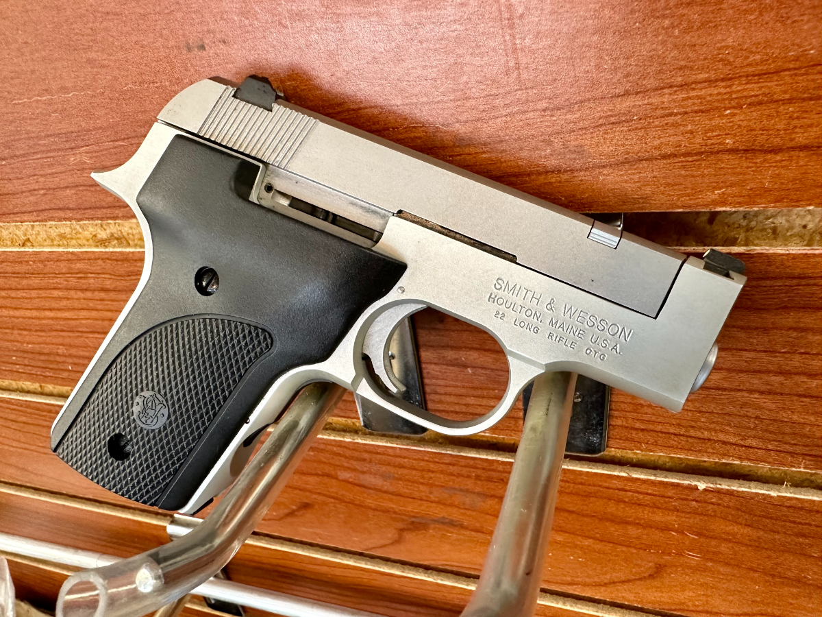 Smith & Wesson Model 2213 #Uad3901 Near Perfect One Owner .22 Lr For ...