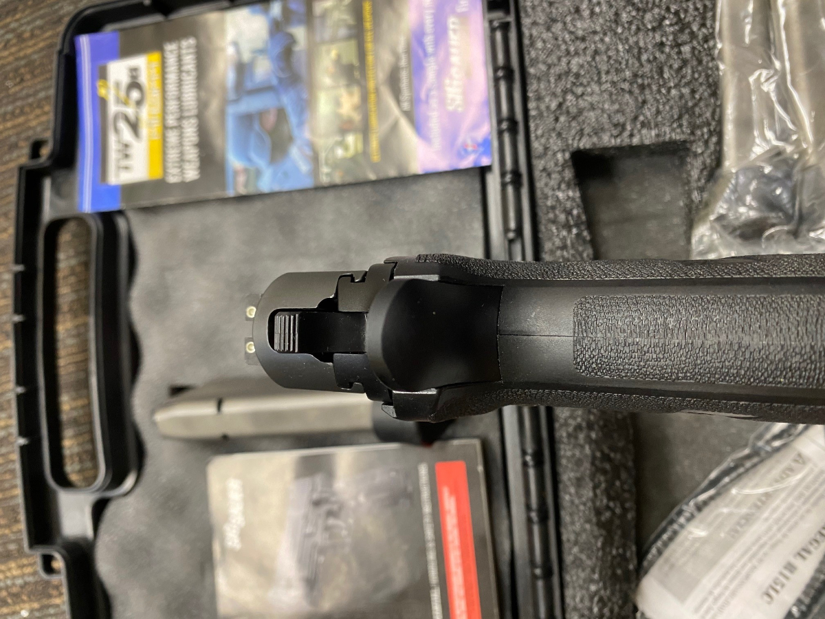 Sig Sauer P226 Nitron, Full Size, Excellent Condition, Original Case ...